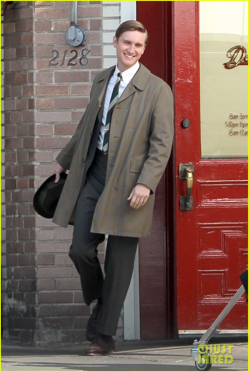 Elisabeth Moss: 'Mad Men' Set with Jon Hamm!: Photo 2769586 | Aaron ...