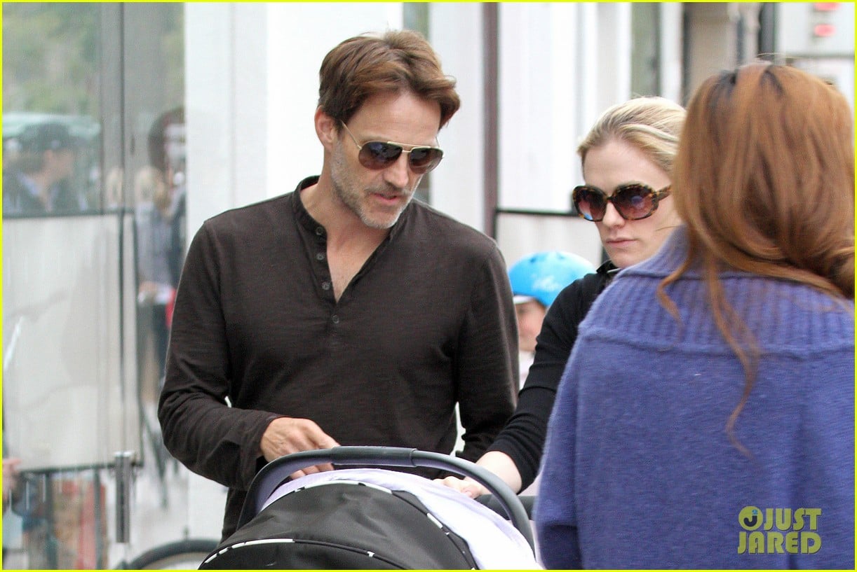 Anna Paquin & Stephen Moyer: Holiday Shopping with the Twins!: Photo ...