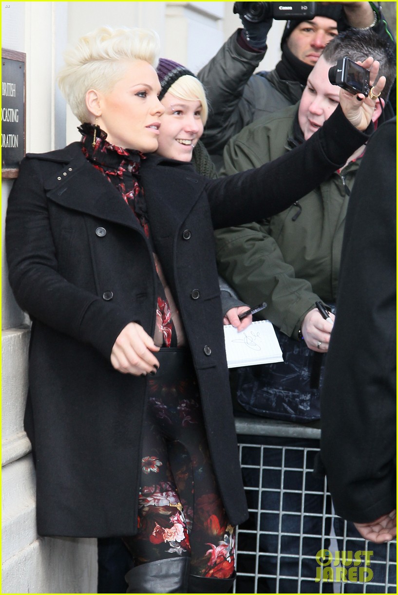 Pink: 'Try' Performance at 'The X Factor UK' - Watch Now!: Photo ...