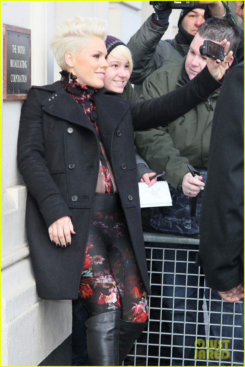 Pink: 'Try' Performance at 'The X Factor UK' - Watch Now!: Photo ...