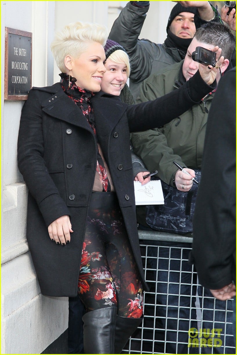 Pink: 'Try' Performance at 'The X Factor UK' - Watch Now!: Photo ...