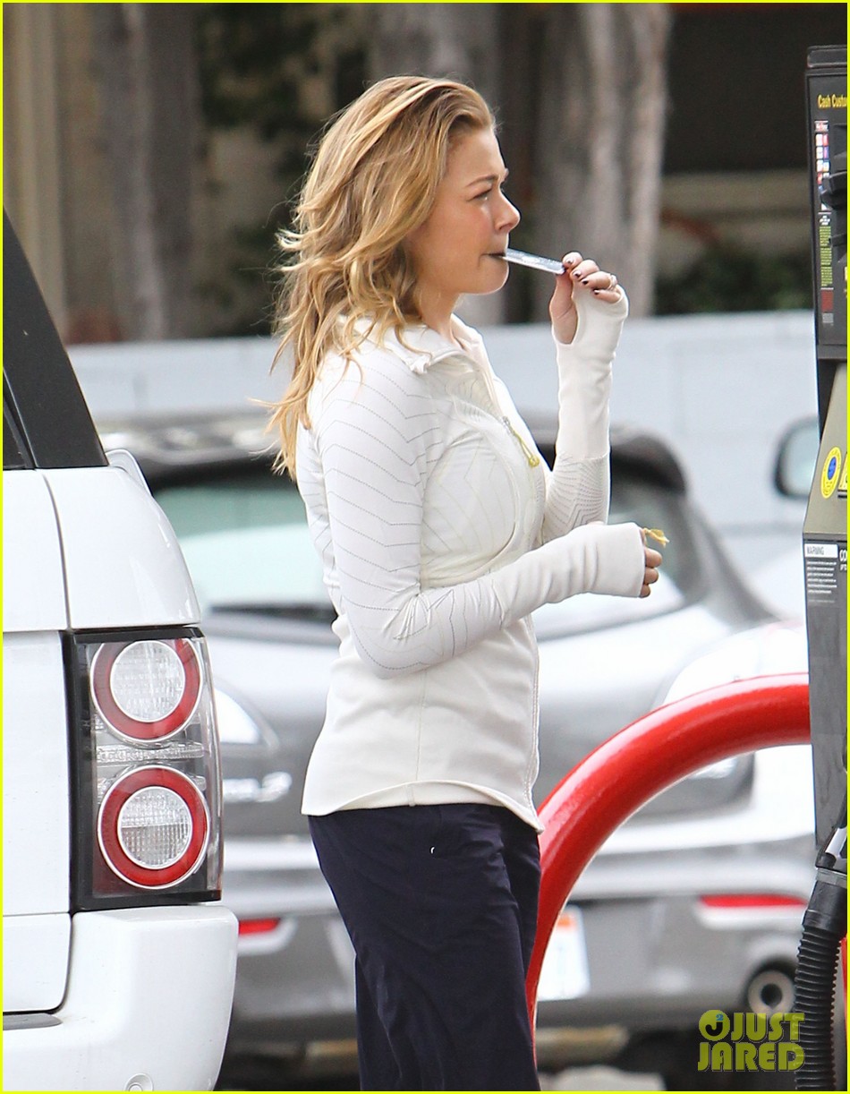 Leann Rimes Gas Station Gal Photo 2774716 Leann Rimes Photos