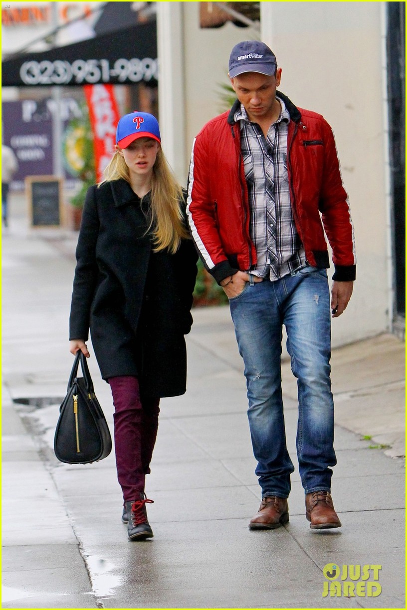 Amanda Seyfried: Philadelphia Phillies Pride!: Photo 2777187 | Amanda ...