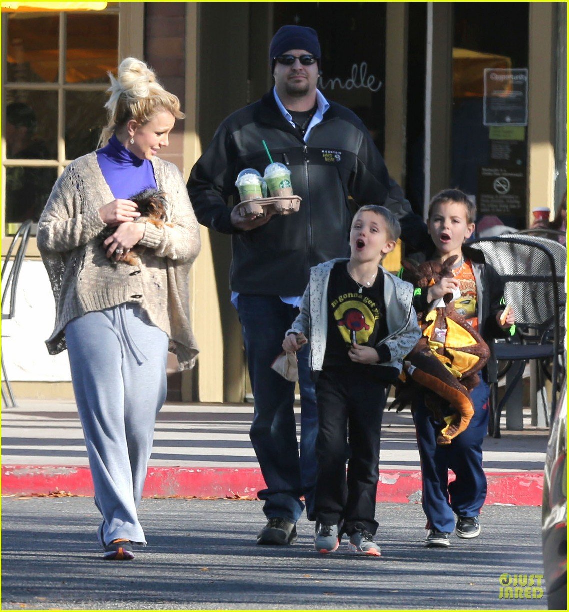 Britney Spears: Happy Birthday Jason Trawick!: Photo 2776466 | Britney ...