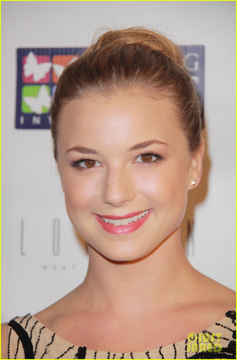 Emily VanCamp & Josh Bowman: Mending Kids Poker Match!: Photo 2767974 ...