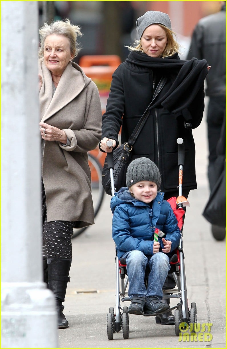 Naomi Watts & Samuel: Mother-Son Pedicures!: Photo 2778849 | Celebrity ...