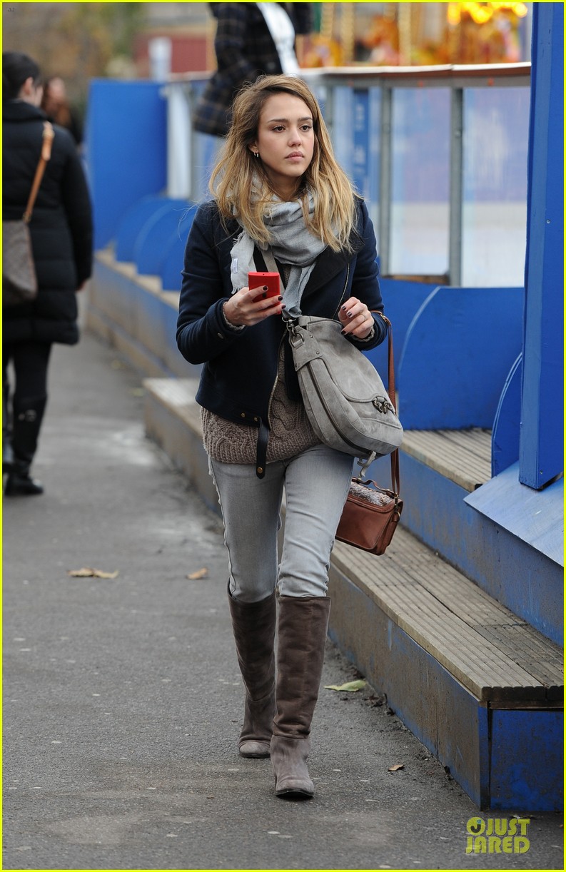 Jessica Alba Had a Blast at Winter Wonderland with Honor!: Photo ...