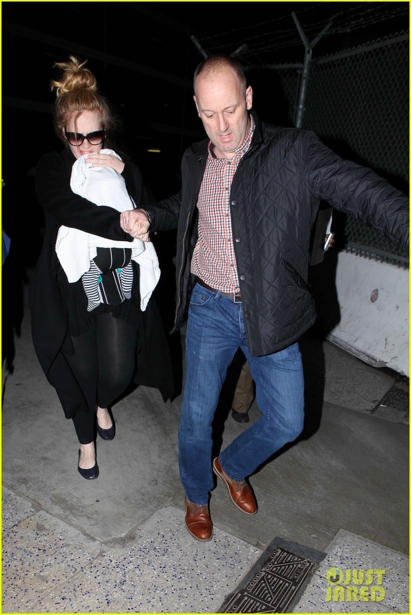 Adele & Baby Land in Los Angeles for Golden Globes: Photo 2788779 ...