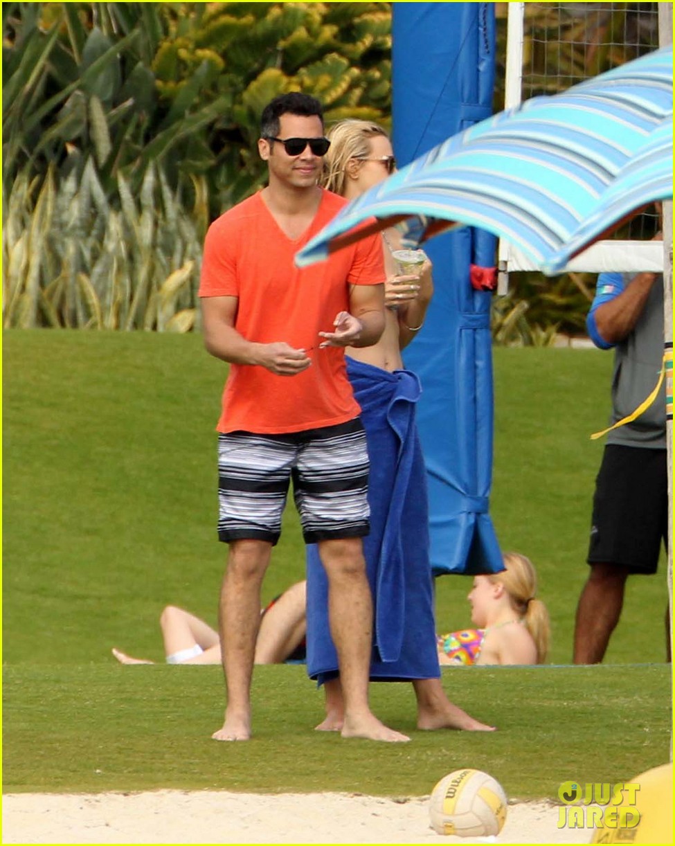 Jessica Alba: Cabo Beach with Shirtless Cash Warren!: Photo 2784462 ...