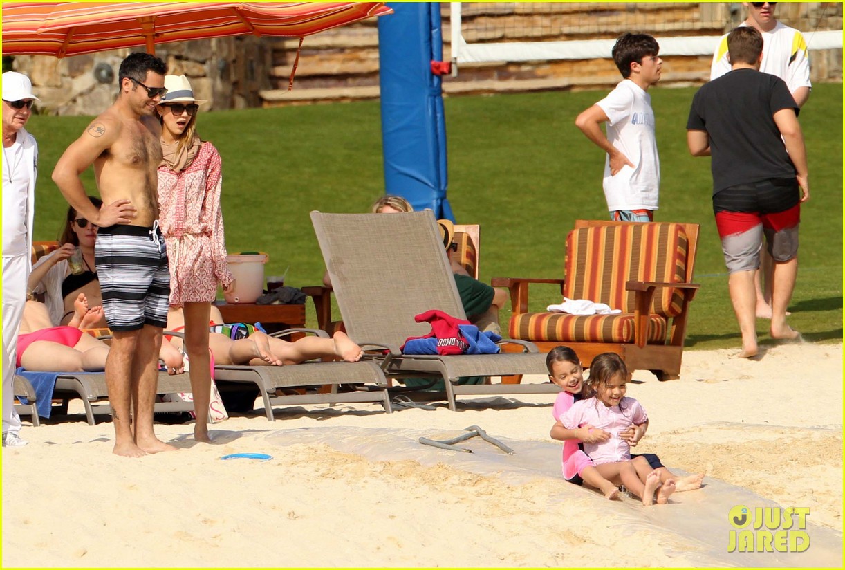 Jessica Alba: Cabo Beach with Shirtless Cash Warren!: Photo 2784467 ...
