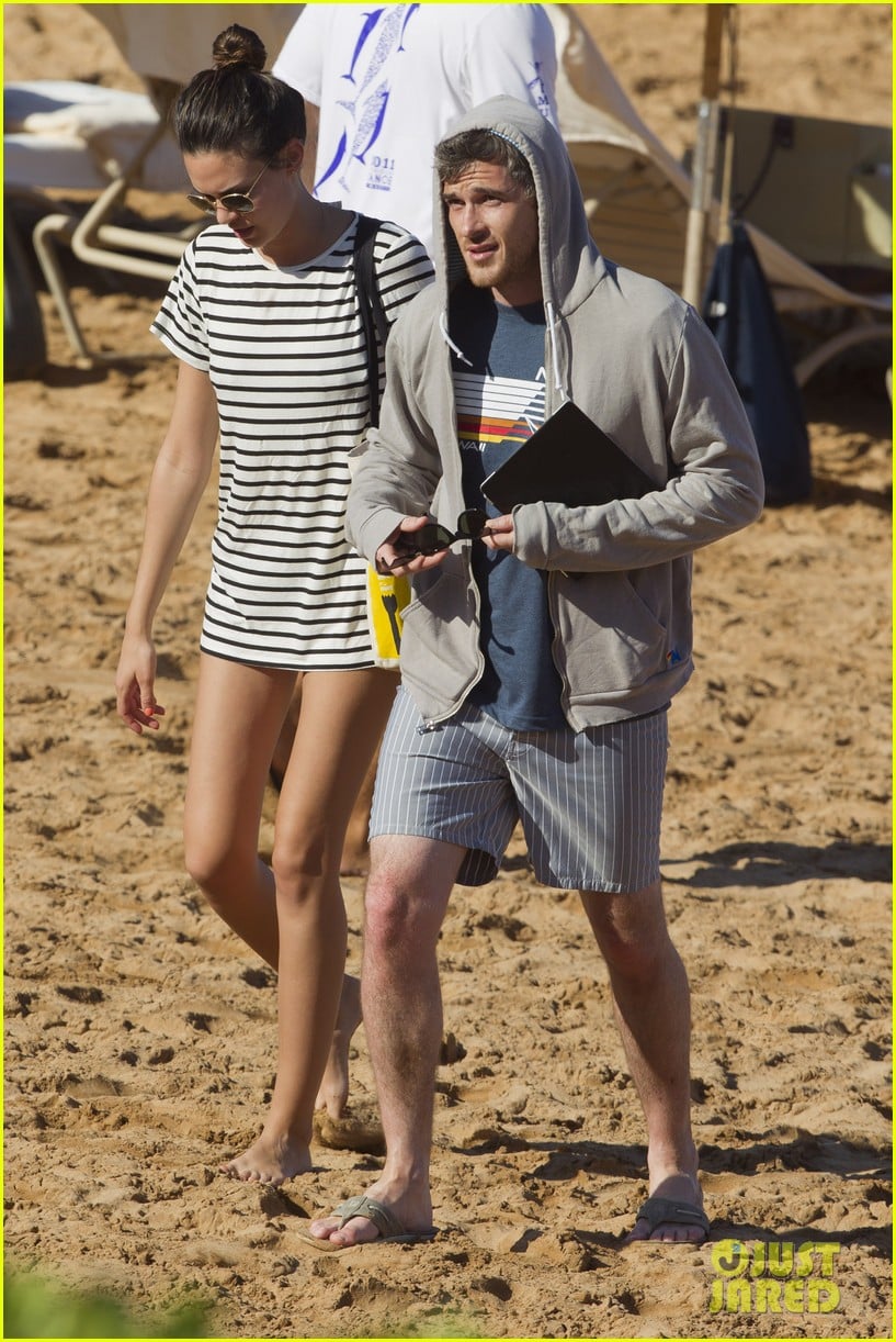 Shirtless Dave Annable: Maui Vacation with Bikini Clad Wife Odette ...