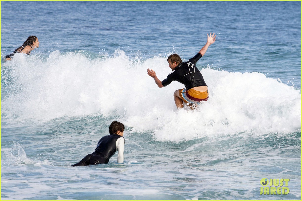 Simon Baker: Surfing in Sydney!: Photo 2782909 | Simon Baker Photos ...