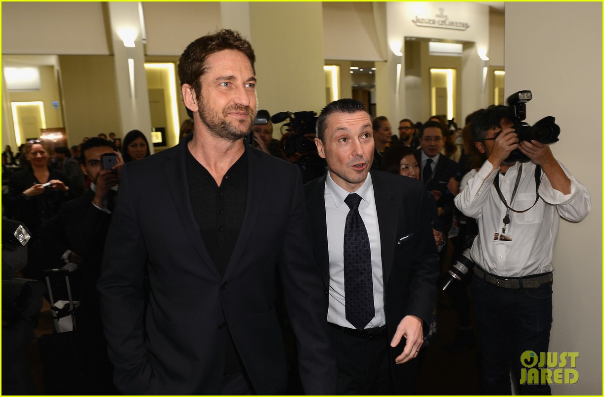 Gerard Butler: Roger Dubuis Booth Visit in Geneva!: Photo 2796509 ...