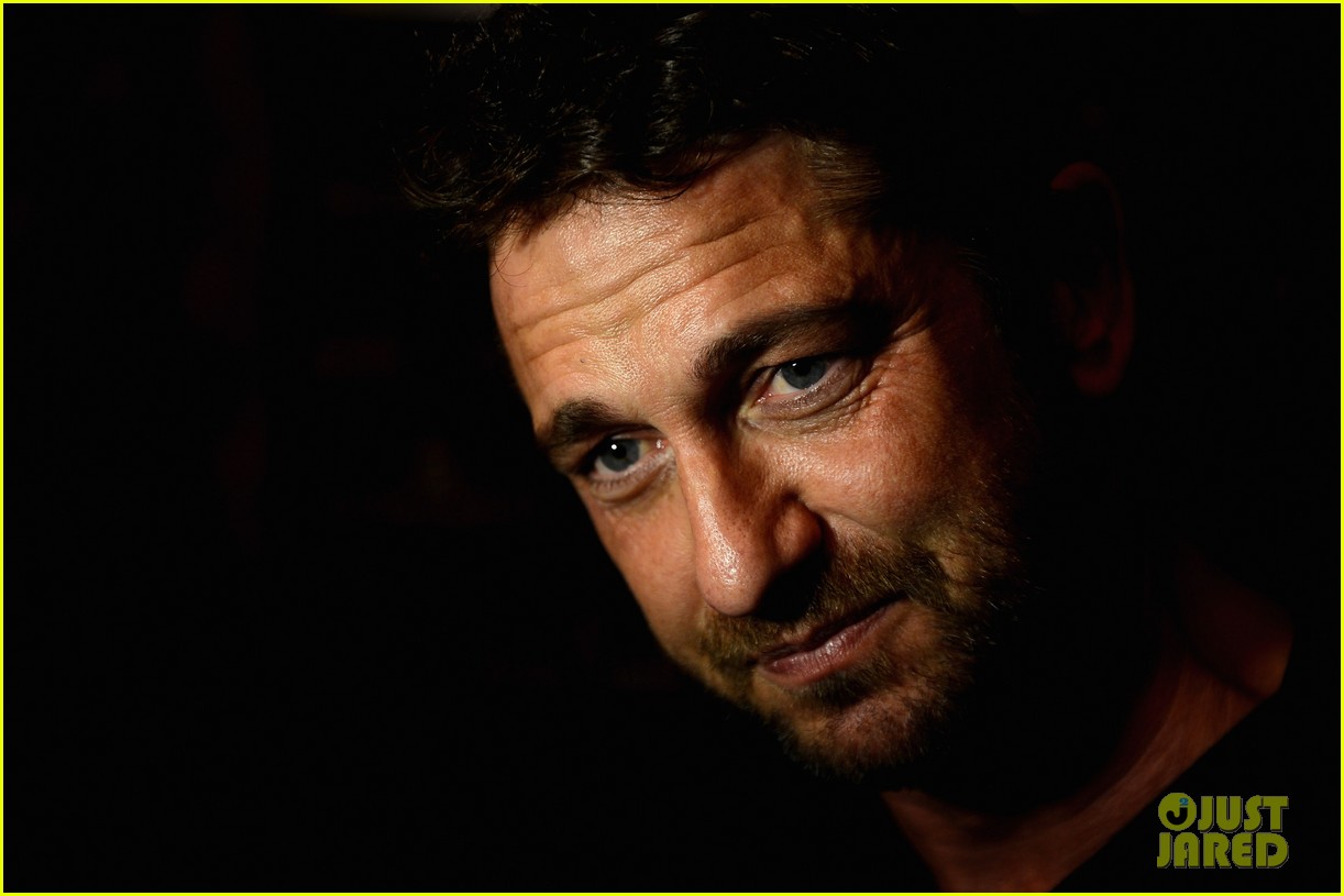 Gerard Butler: Roger Dubuis Booth Visit in Geneva!: Photo 2796513 ...