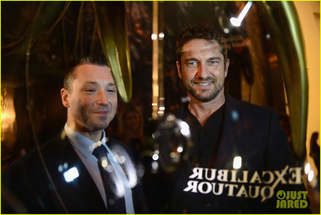 Gerard Butler: Roger Dubuis Booth Visit in Geneva!: Photo 2796514 ...