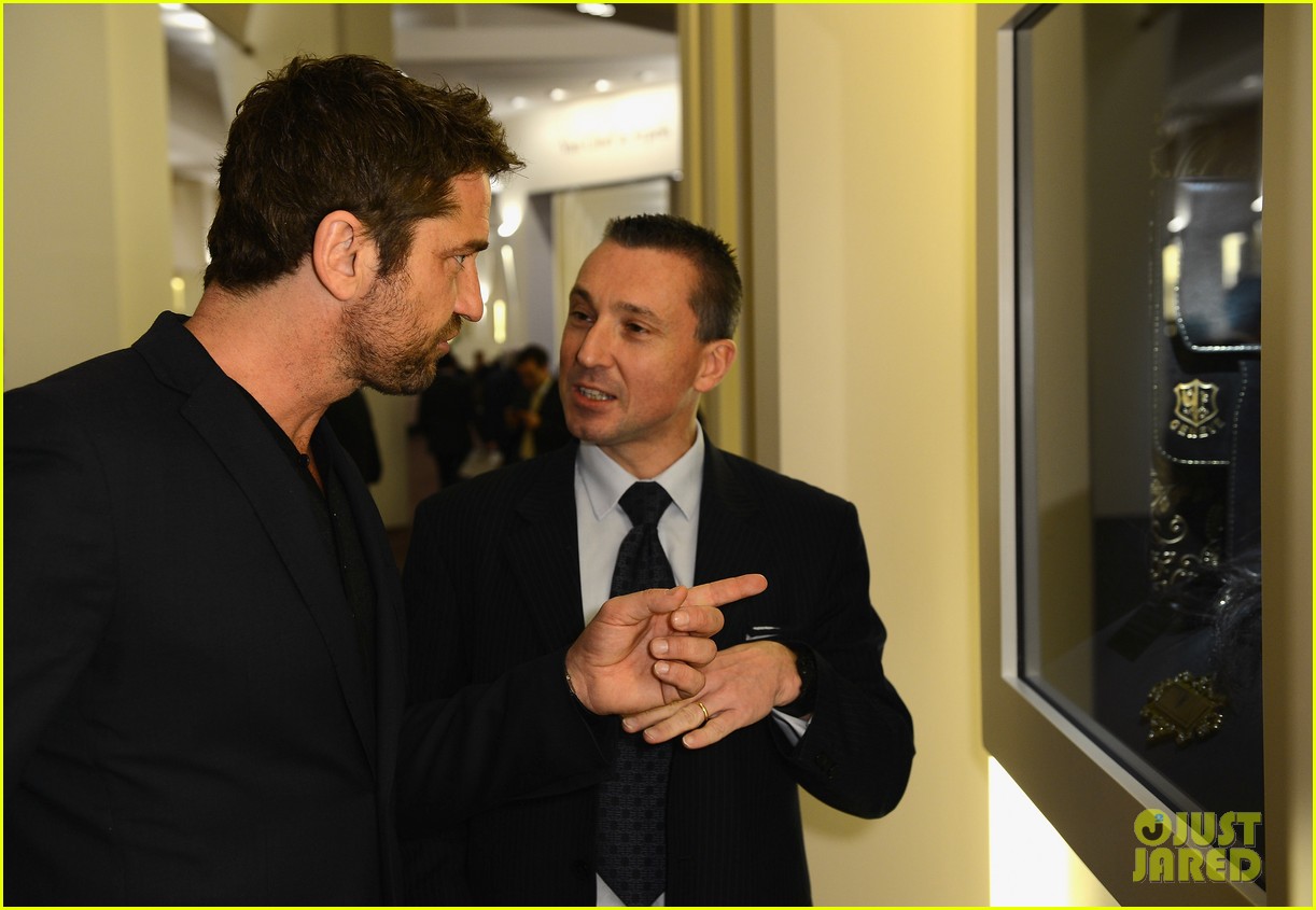 Gerard Butler: Roger Dubuis Booth Visit in Geneva!: Photo 2796520 ...