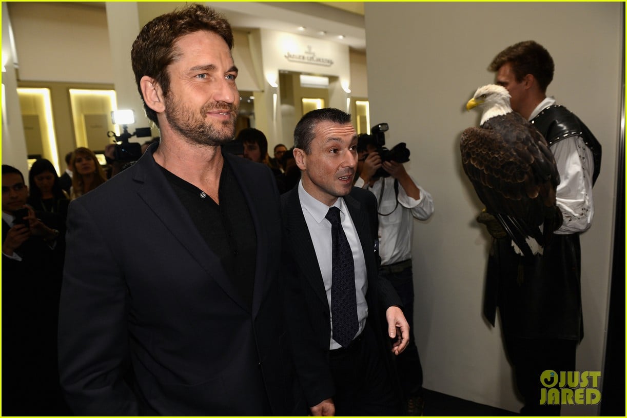 Gerard Butler: Roger Dubuis Booth Visit in Geneva!: Photo 2796522 ...
