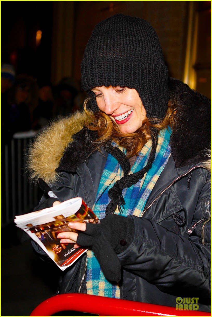 Jessica Chastain: Sign Language After 'Heiress' Performance!: Photo ...