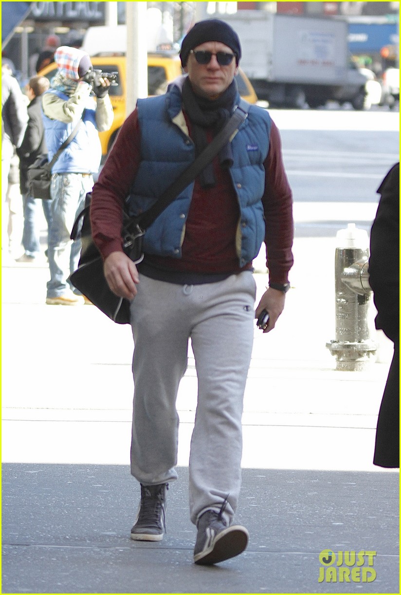 Daniel Craig: Pre-Weekend Workout!: Photo 2794355 | Daniel Craig Photos ...