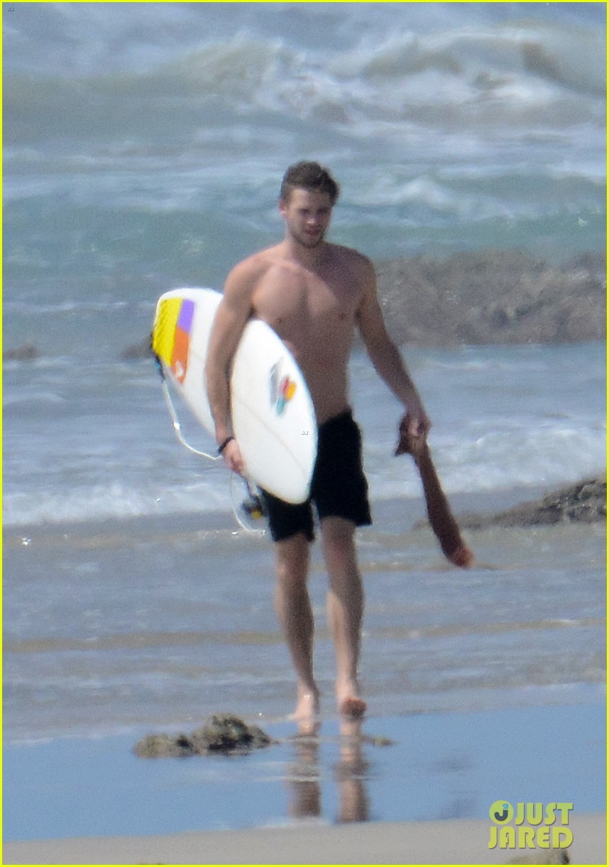Chris & Liam Hemsworth: Shirtless Surfing Duo!: Photo 2799389 | Chris ...