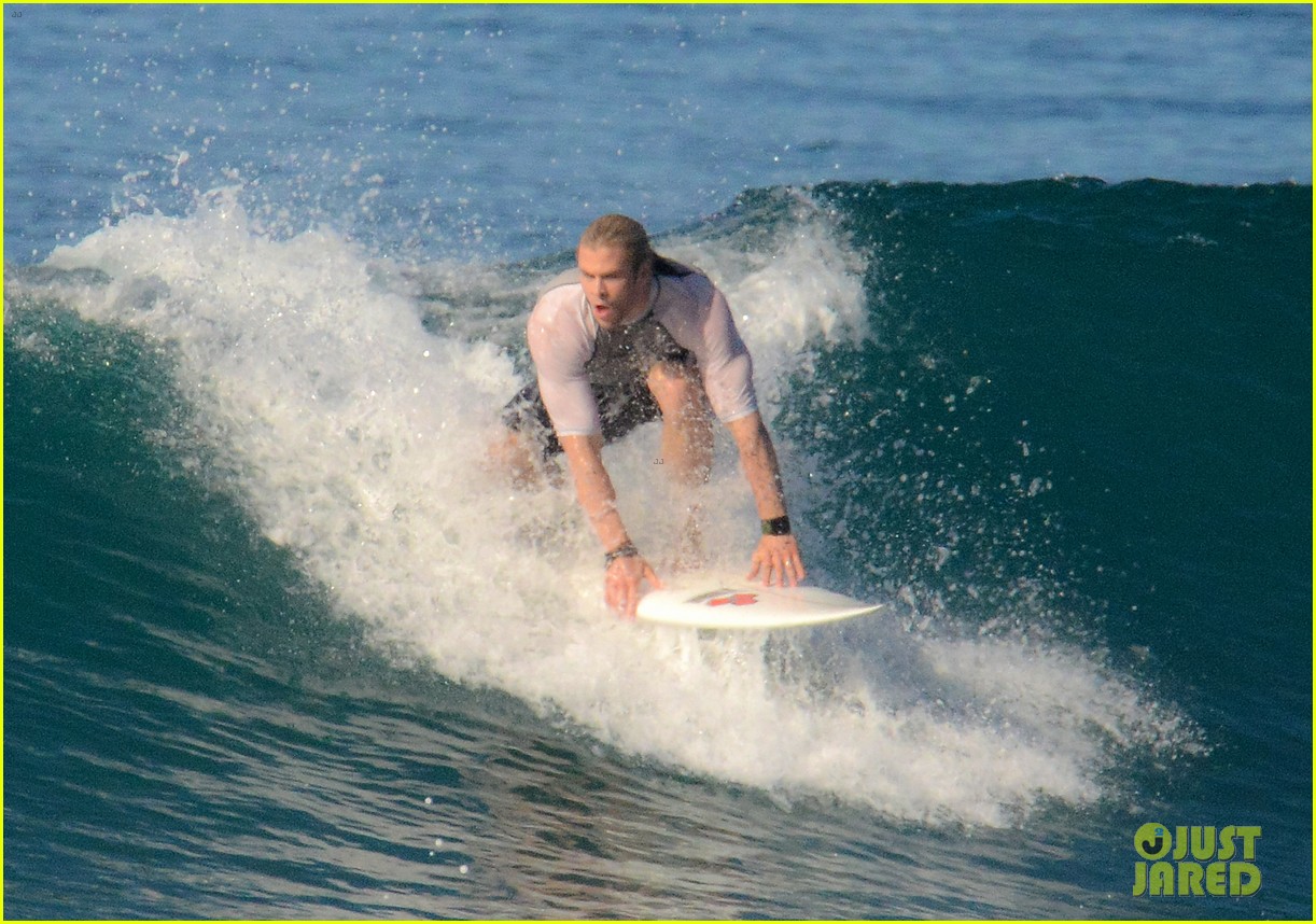 Chris & Liam Hemsworth: Shirtless Surfing Duo!: Photo 2799401 | Chris ...