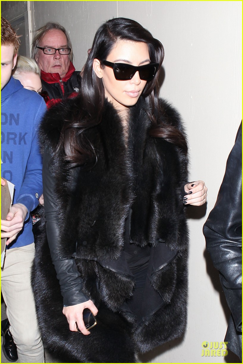 Kim Kardashian: Autograph Signing at LAX Airport!: Photo 2800487 ...