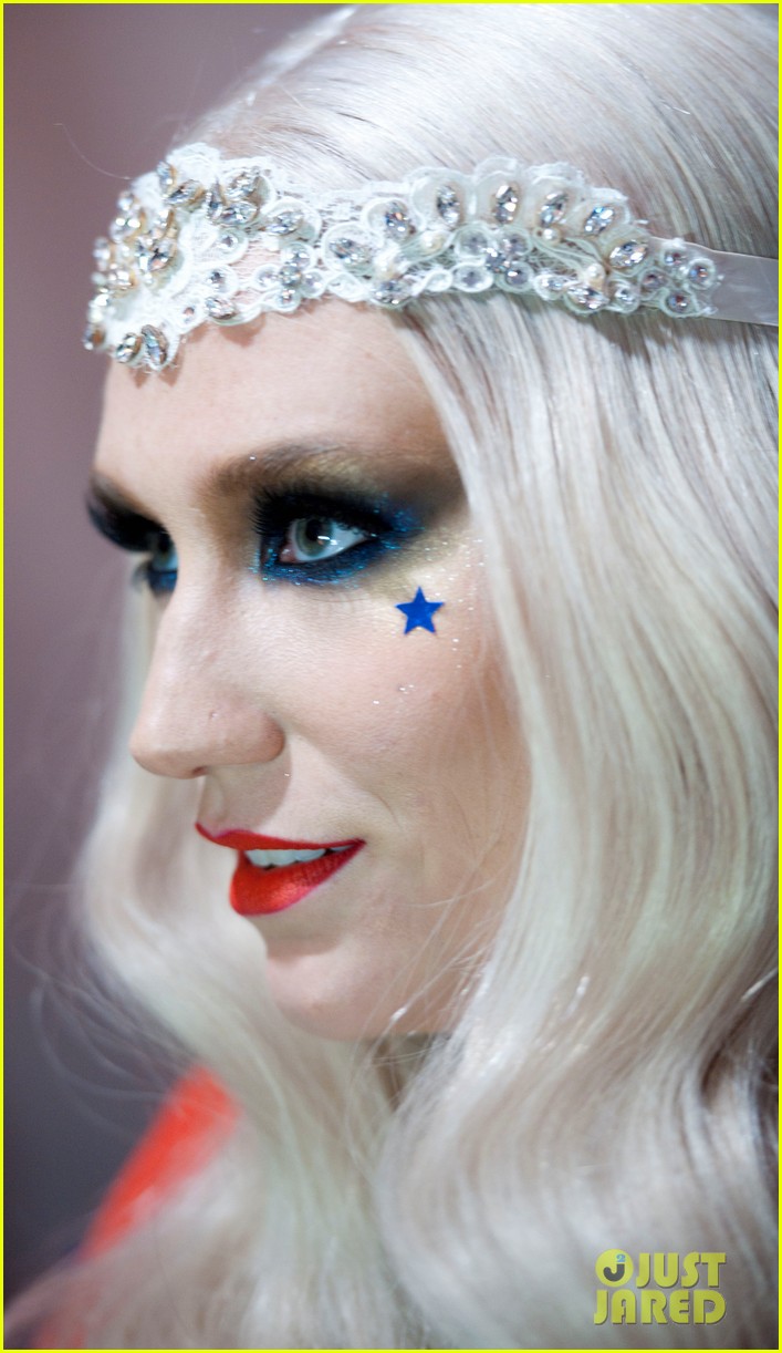 Ke$ha: Red, White, & Blue for RIAA Inaugural Ball 2013!: Photo 2796505 ...