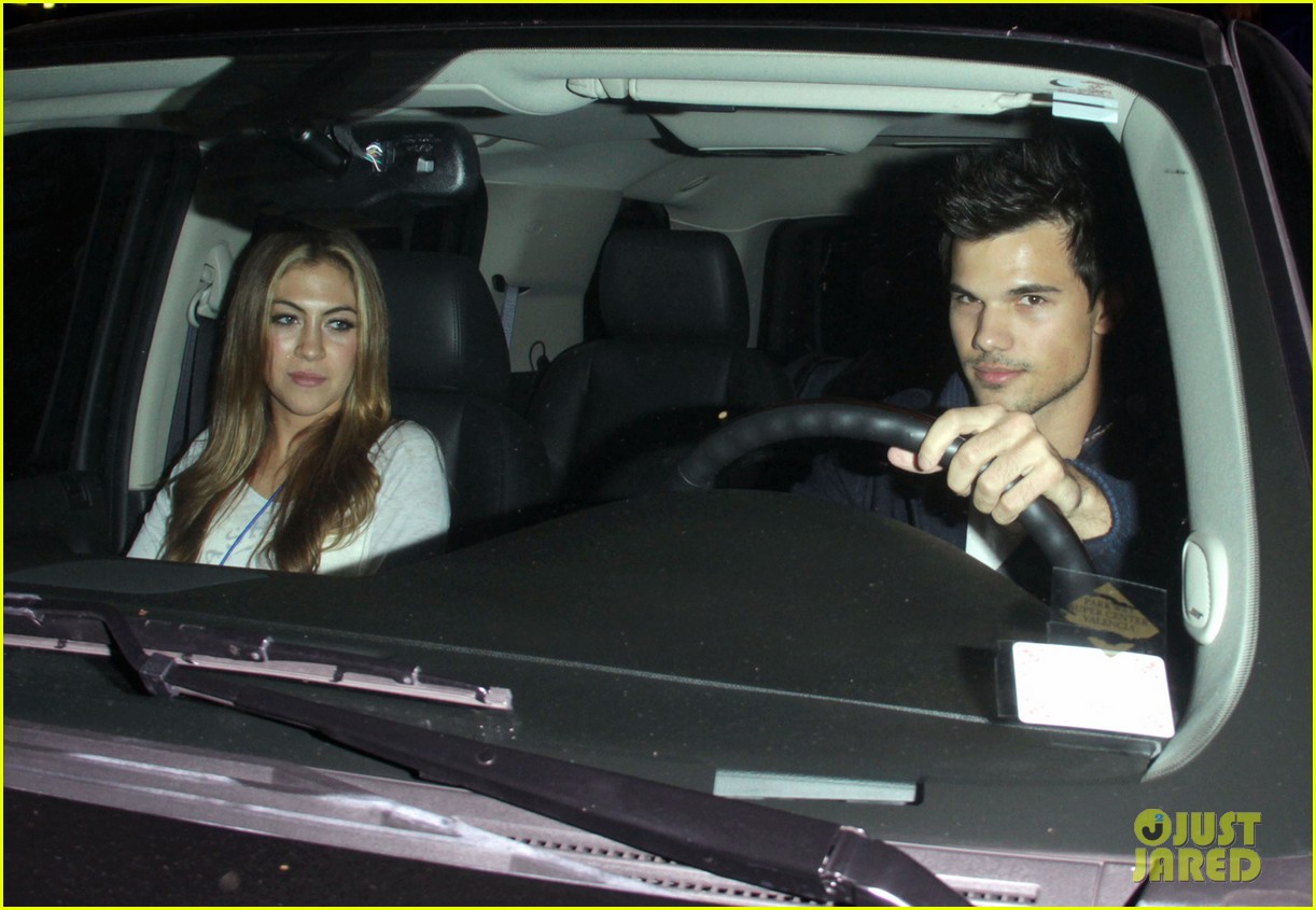 Taylor Lautner: Clippers Game with Sara Hicks!: Photo 2788427 | Taylor ...