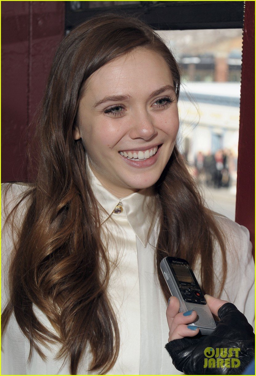 Elizabeth Olsen & Dakota Fanning: Sundance Portraits Session!: Photo ...