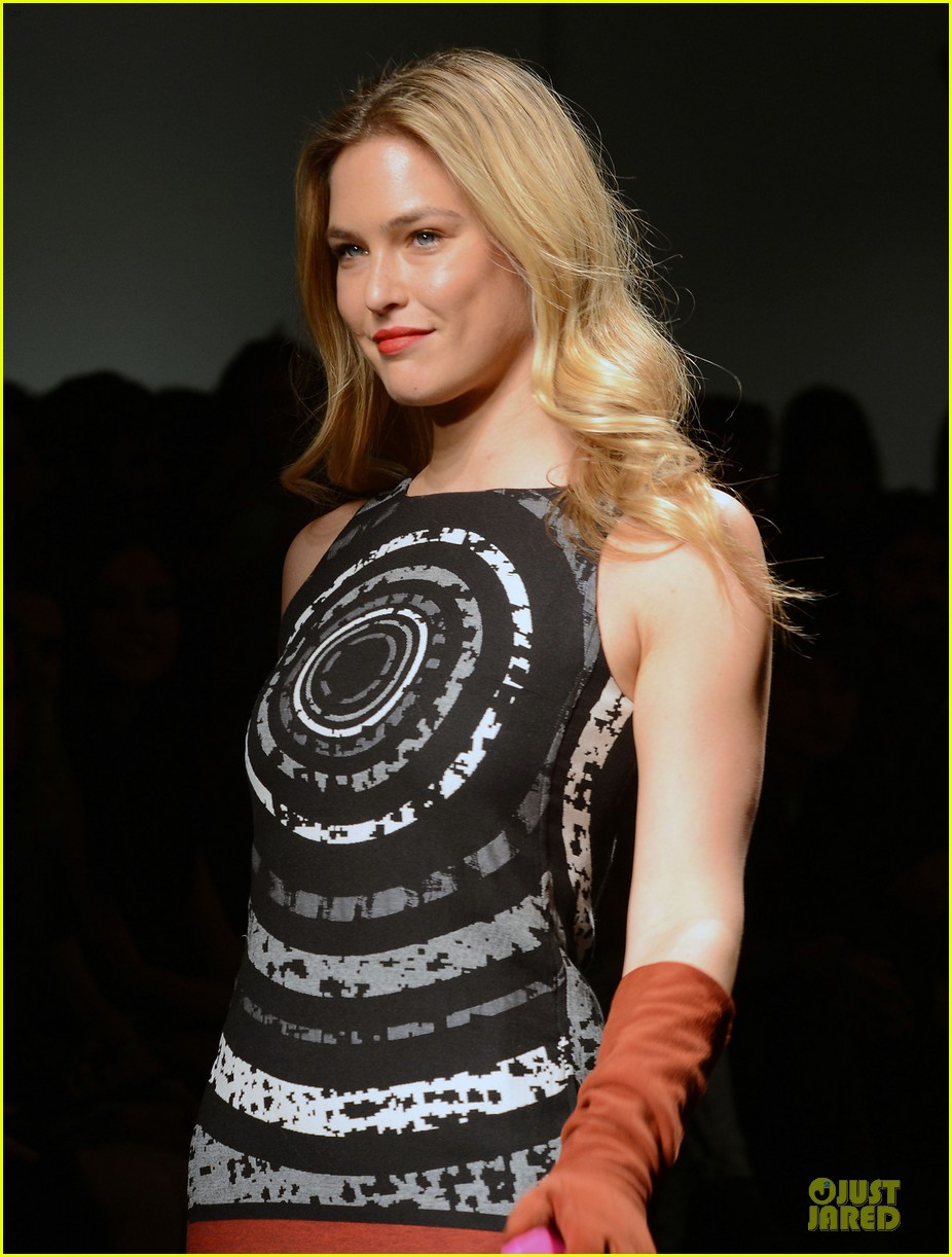Bar Refaeli: Barcelona Fashion Week Runway Model! : Photo 2801005 | Bar ...