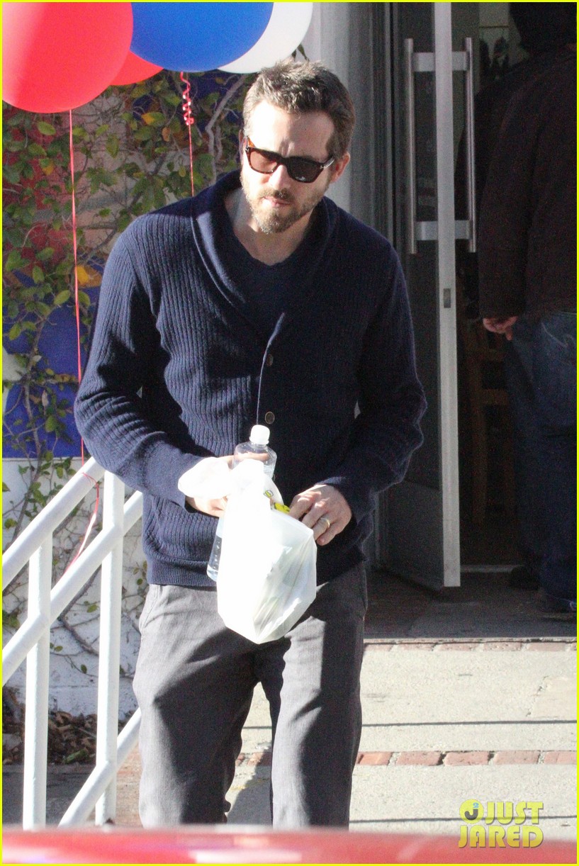 Ryan Reynolds & Rosie Huntington-Whiteley: Separate Fred Segal Stops ...