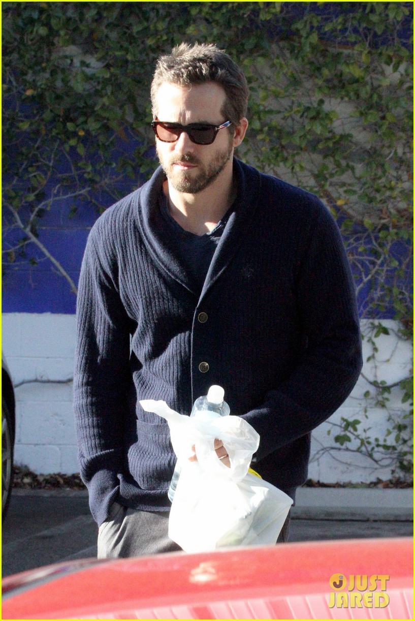 Ryan Reynolds & Rosie Huntington-Whiteley: Separate Fred Segal Stops ...