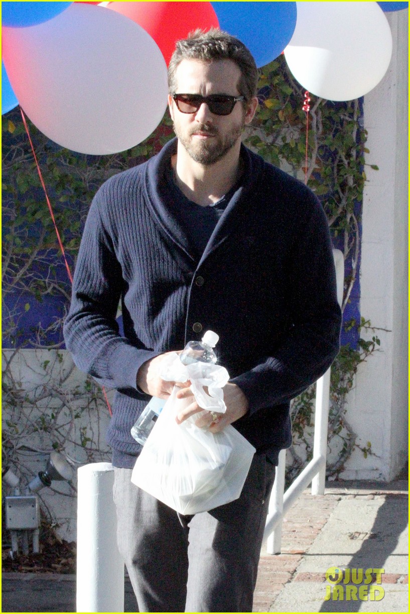 Ryan Reynolds & Rosie Huntington-Whiteley: Separate Fred Segal Stops ...