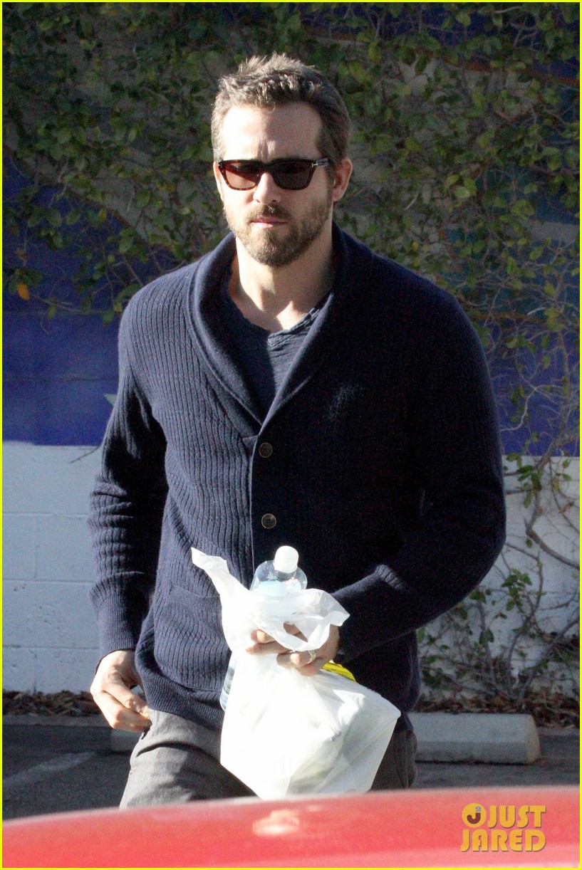 Ryan Reynolds & Rosie Huntington-Whiteley: Separate Fred Segal Stops ...