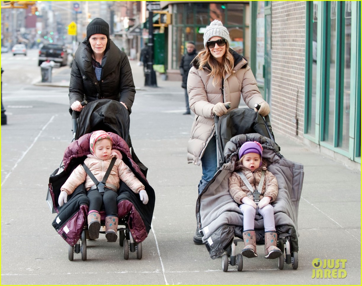 Sarah Jessica Parker Celebrates Patricia Broderick's Paintings: Photo ...