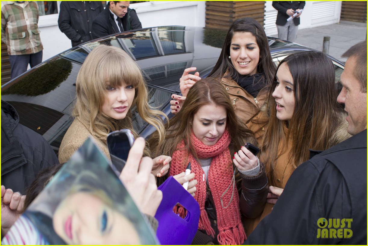 Taylor Swift Covers 'Cosmo' South Africa February 2013: Photo 2797502 ...