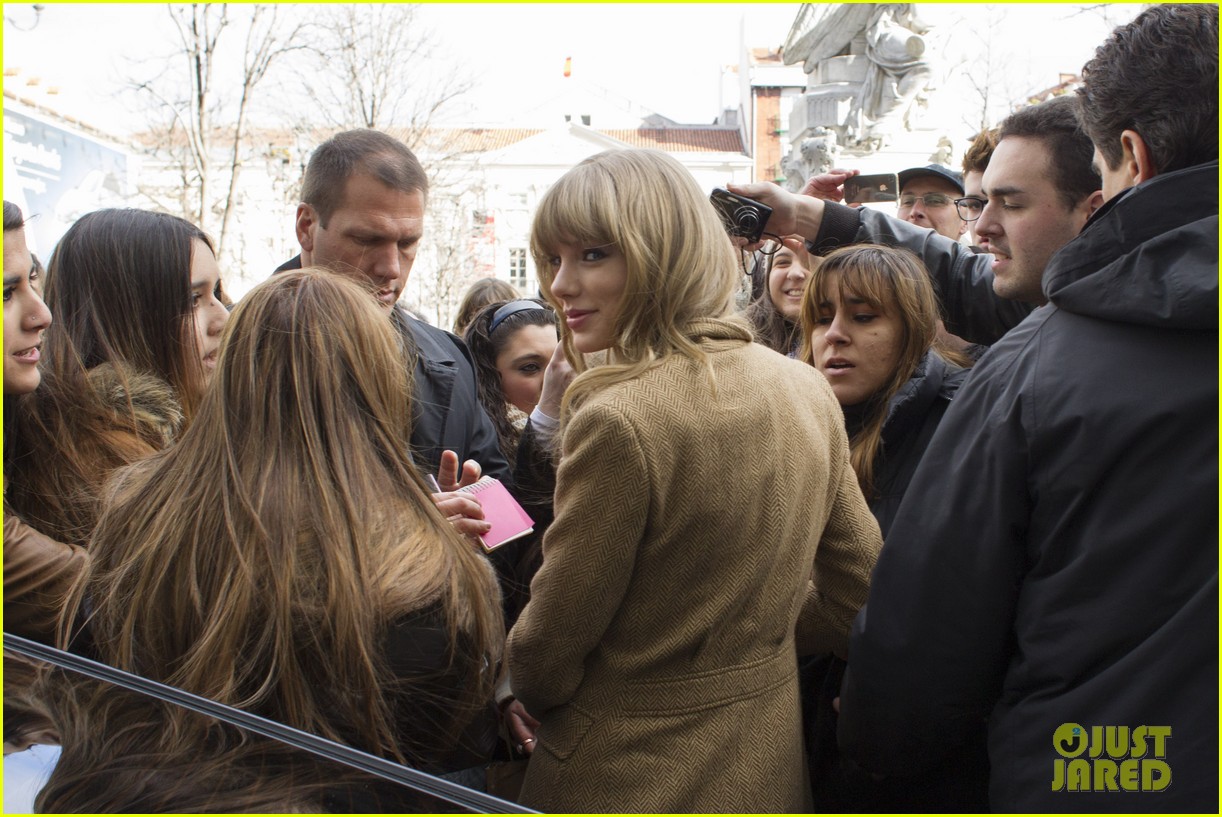 Taylor Swift Covers 'Cosmo' South Africa February 2013: Photo 2797505 ...