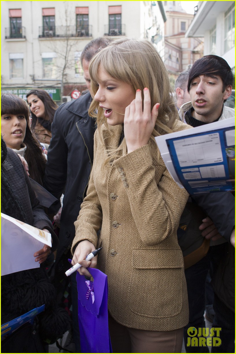 Taylor Swift Covers 'Cosmo' South Africa February 2013: Photo 2797507 ...