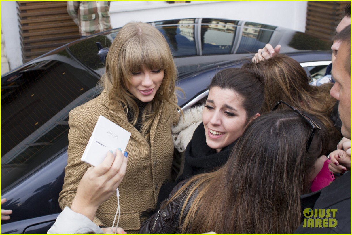 Taylor Swift Covers 'Cosmo' South Africa February 2013: Photo 2797511 ...