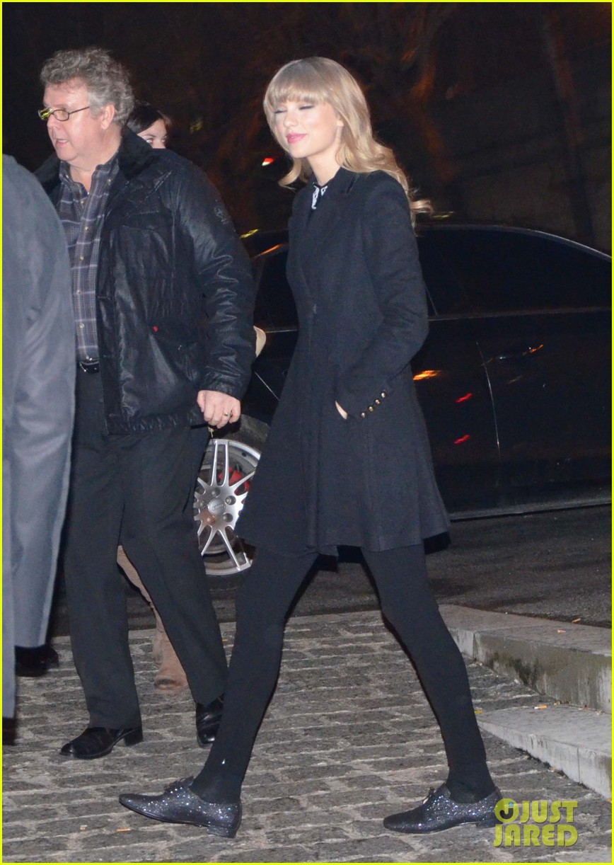 Taylor Swift: Paris Yacht Performance!: Photo 2800635 | Taylor Swift ...