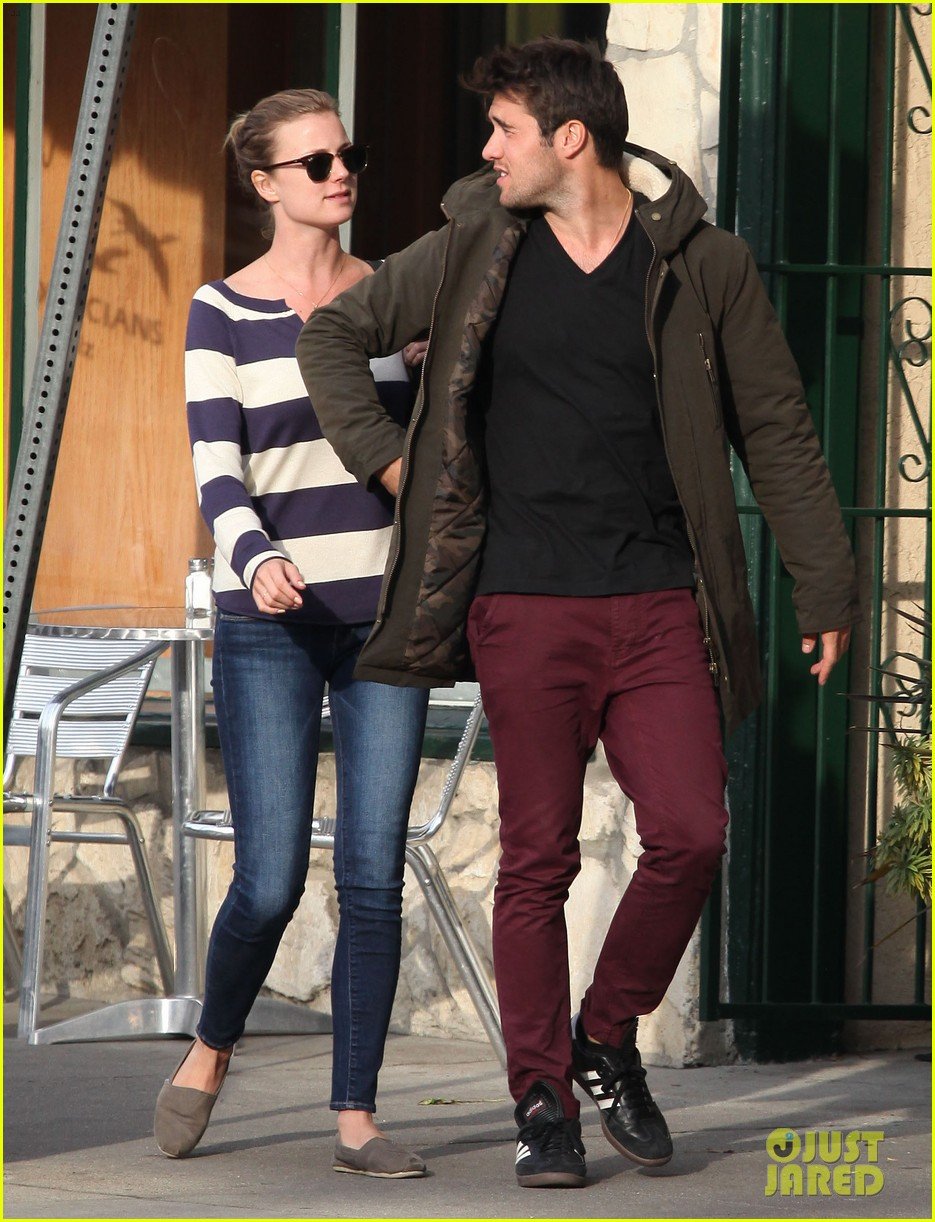 Emily VanCamp & Josh Bowman: Los Feliz Lunch!: Photo 2788417 | Emily ...