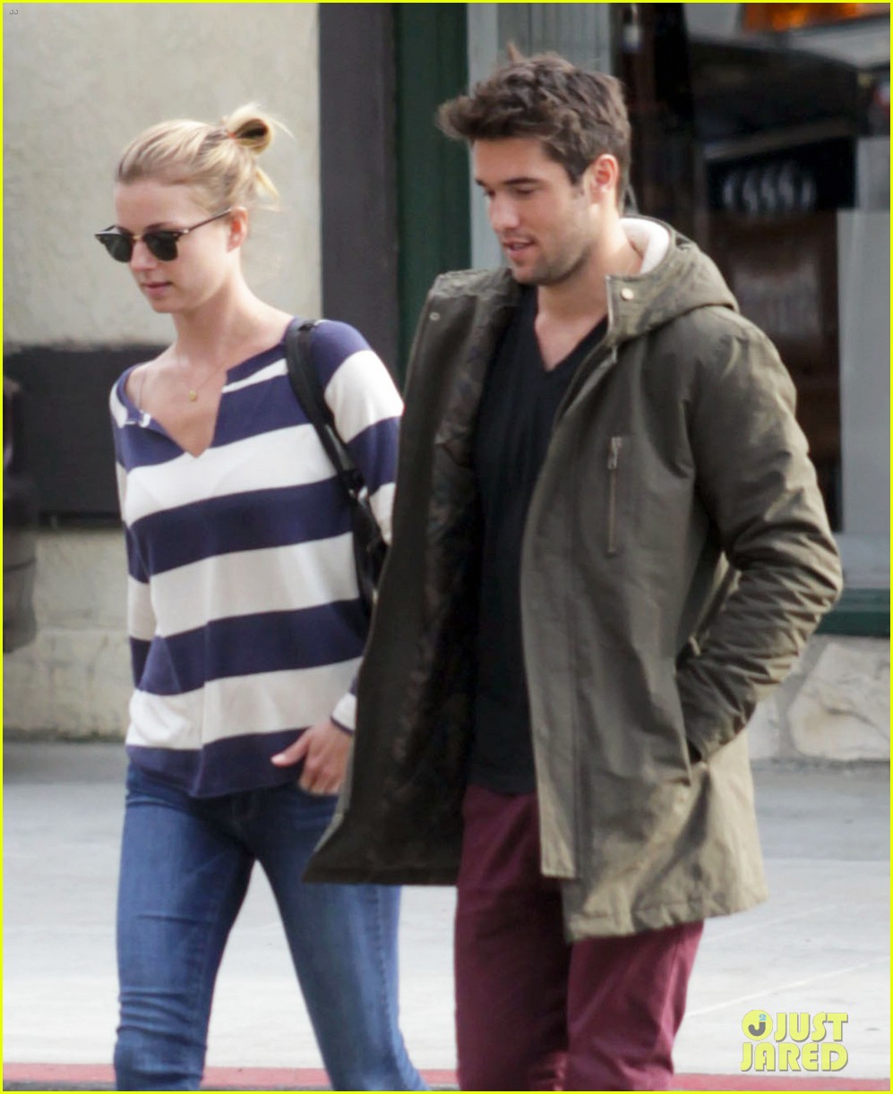Emily VanCamp & Josh Bowman: Los Feliz Lunch!: Photo 2788420 | Emily ...