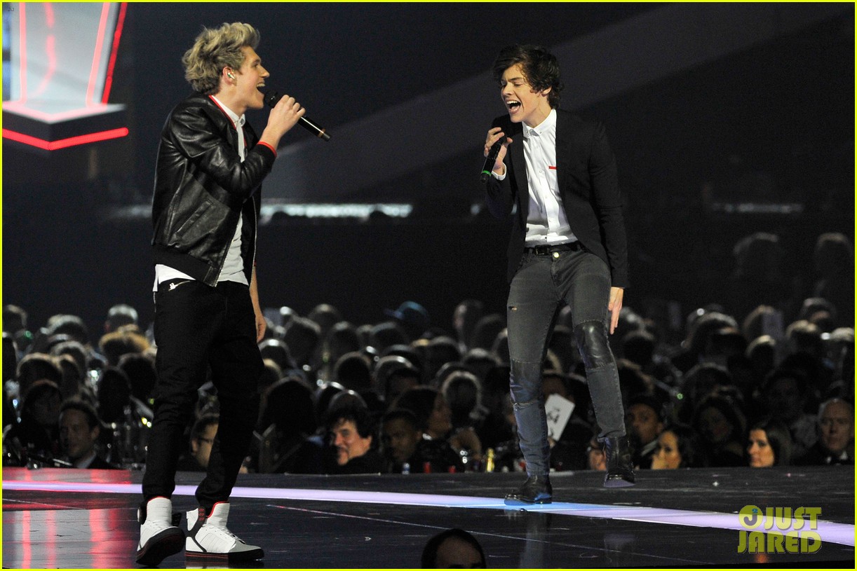 One Direction: BRIT Awards 2013 Performance - WATCH NOW!: Photo 2815916 ...