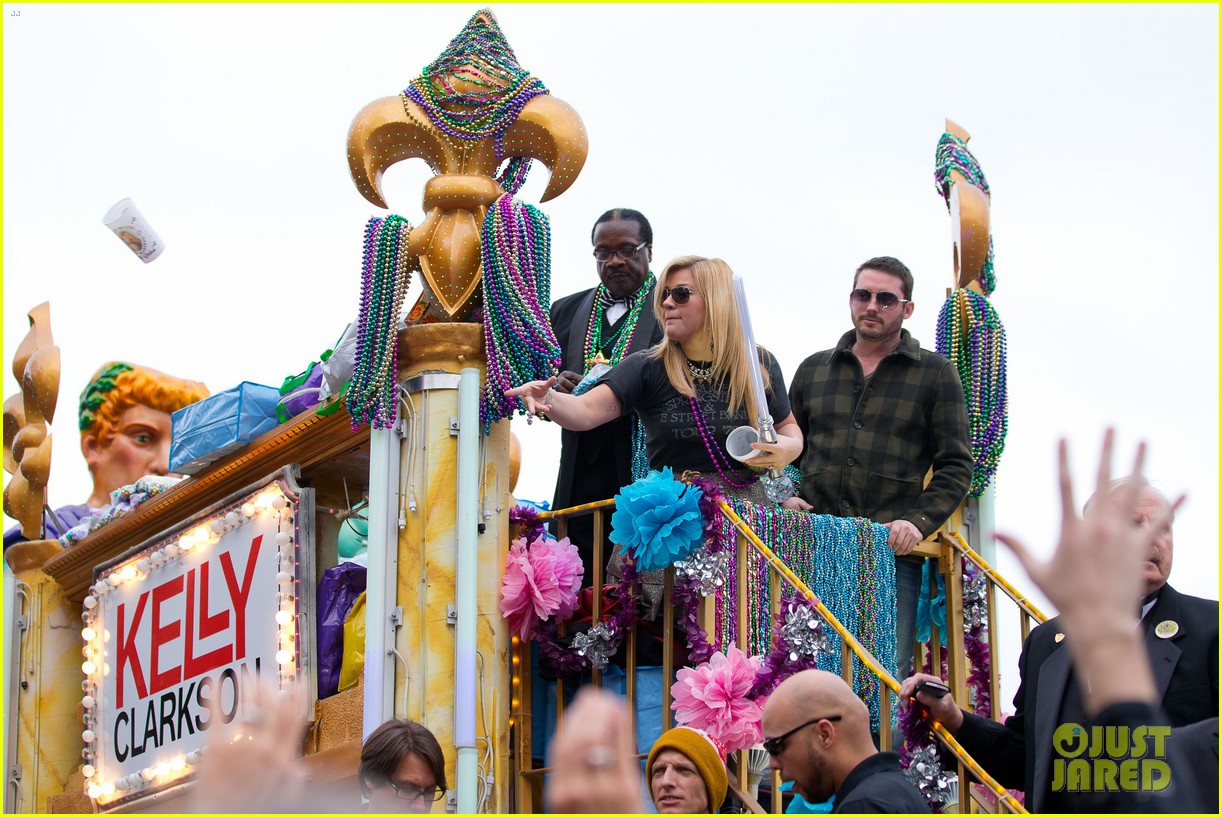 Kelly Clarkson: Mardi Gras Parade with Brandon Blackstock!: Photo ...