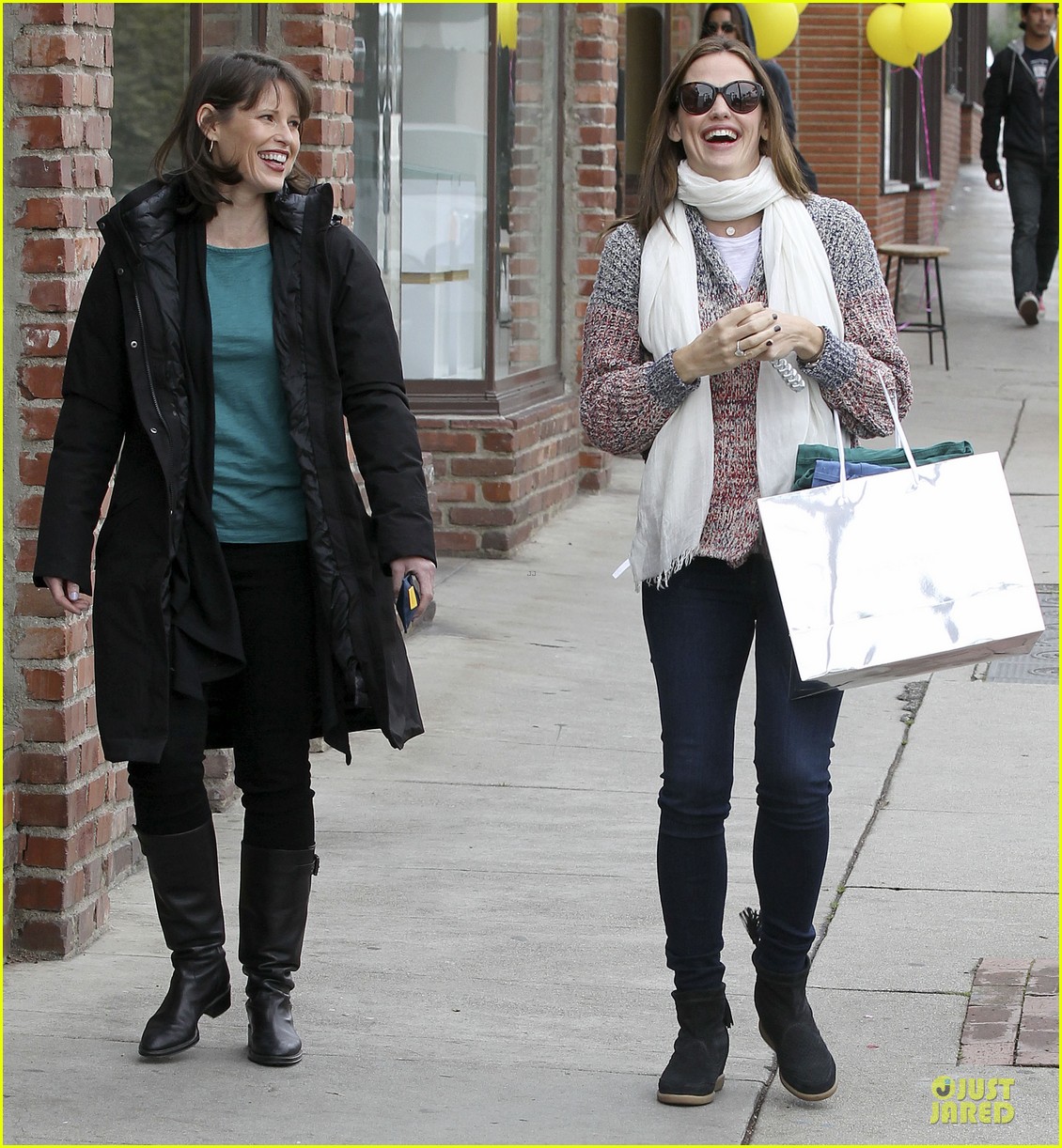 Jennifer Garner: Scarves Shopping with Sister Susannah!: Photo 2807515 ...