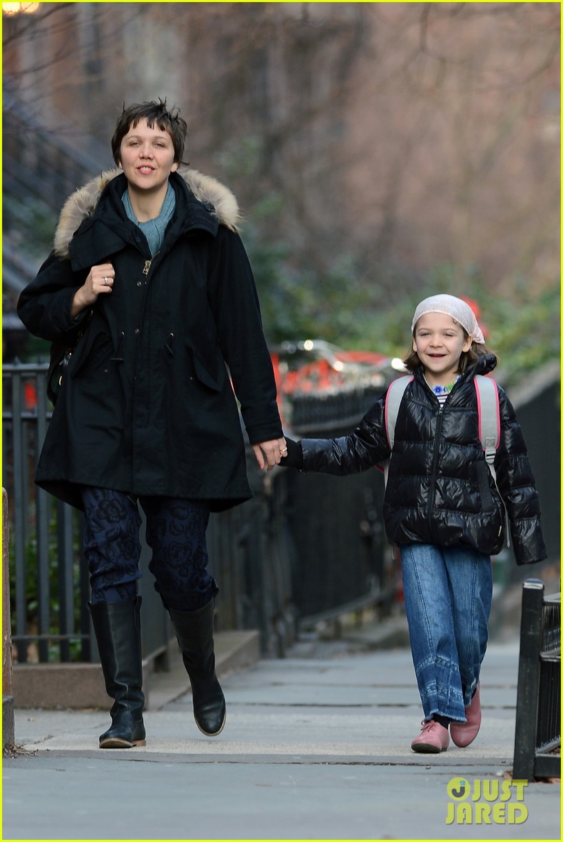 Maggie Gyllenhaal: Short Haired School Walk with Ramona!: Photo 2821091 ...
