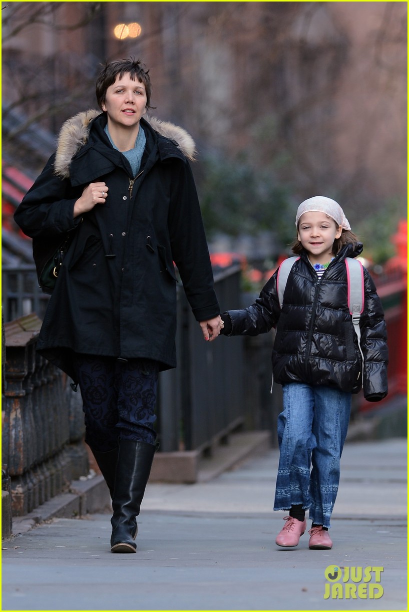 Maggie Gyllenhaal: Short Haired School Walk with Ramona!: Photo 2821098 ...