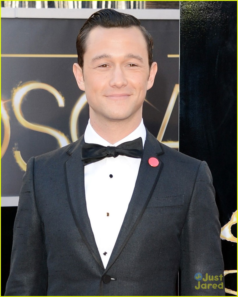 Joseph Gordon-Levitt - Oscars 2013 Red Carpet: Photo 2819048 | Joseph ...
