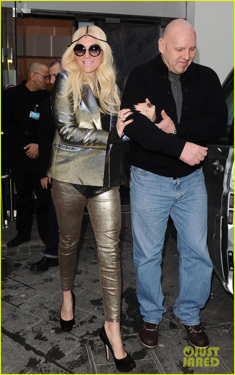 Ke$ha: Humane Society's Wyler Award Recipient!: Photo 2811365 | Kesha ...