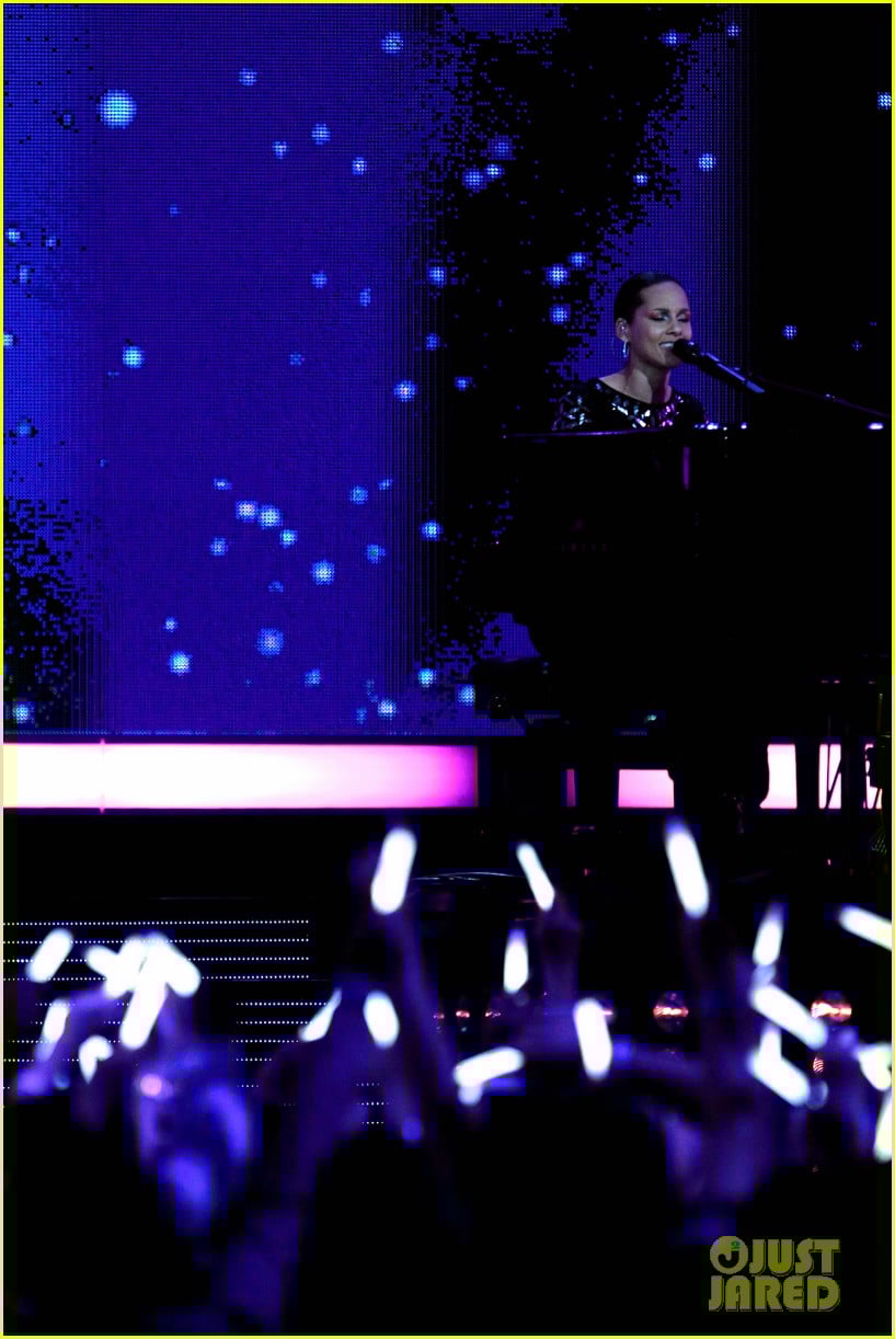 Alicia Keys: NBA All-Star Game Halftime Show - Watch Now!: Photo ...